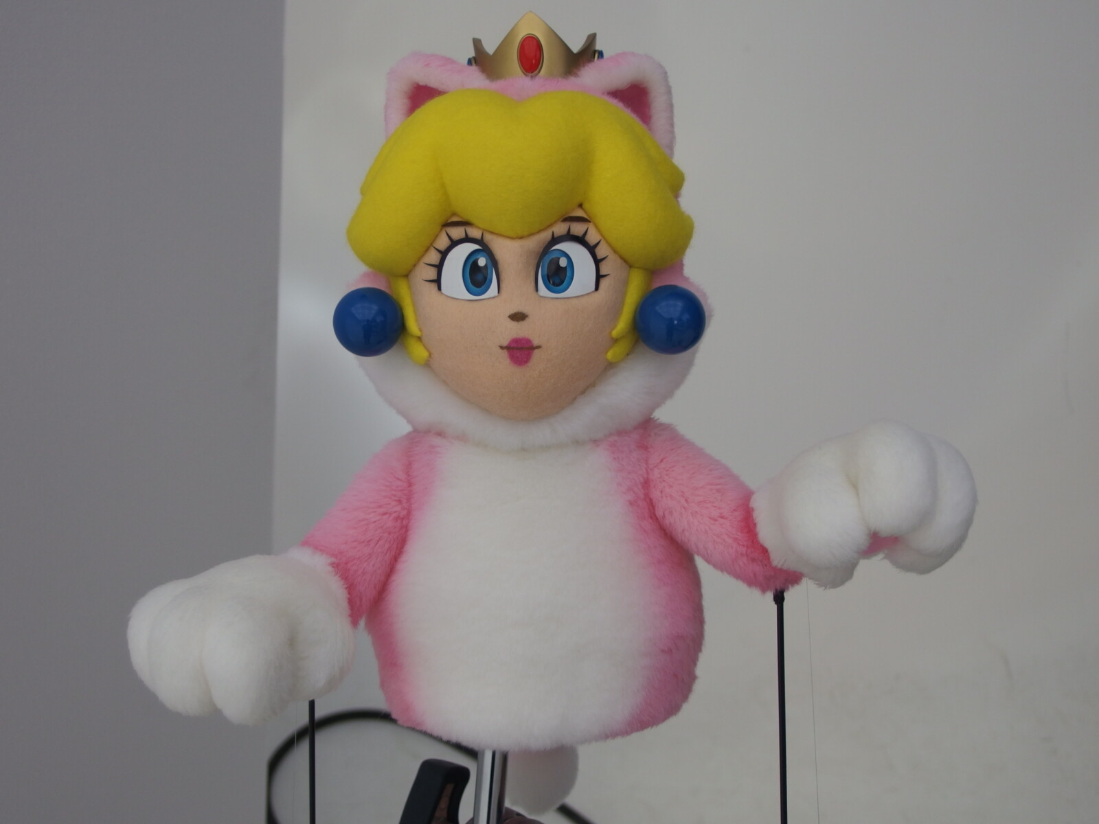File:Takahashi Art TCMS Cat Peach Puppet Photo.jpg - Super Mario Wiki ...